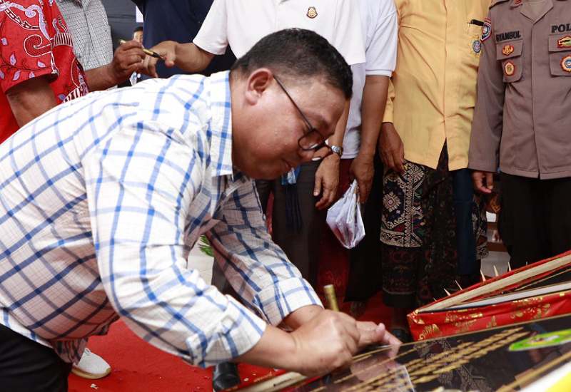Resmikan Kuburan Umat Hindu Palopo, Asrul Sani Tegaskan Tak Ada ...