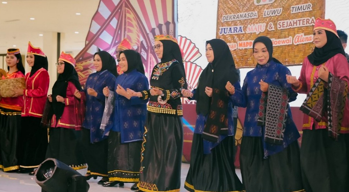 Tarian Dero Ketua Dekranasda Luwu Timur Pukau Expo Kreatif Andalan ...