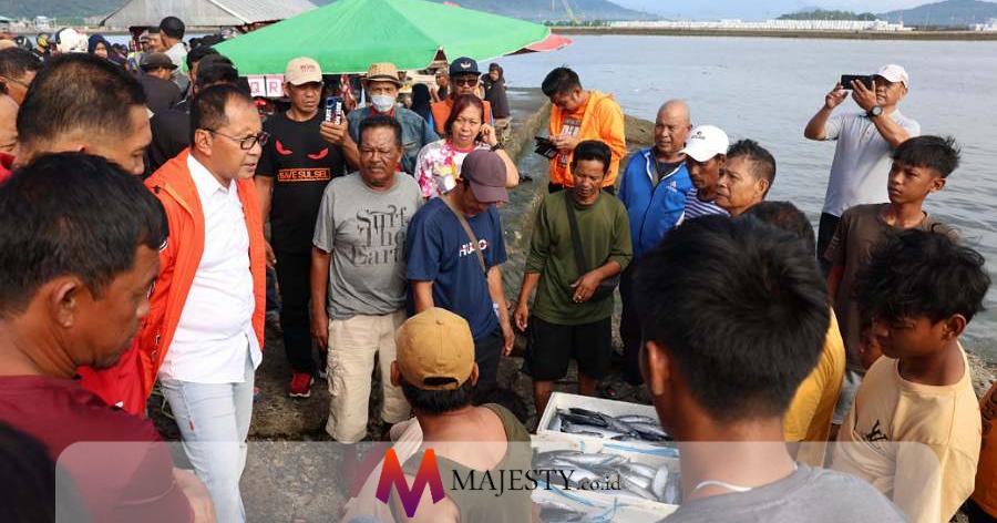 Nelayan di TPI Palopo Titip Harapan untuk Danny Pomanto - Majesty.co.id